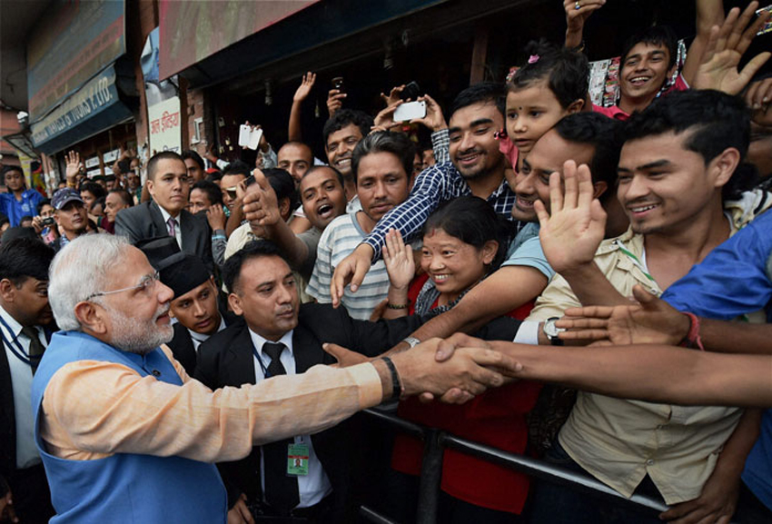 People mob Modi for a handshake in Kathmandu | Sanskriti - Hinduism and ...